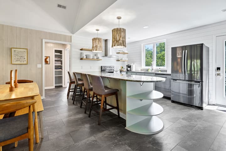 The Octopus Oak. Modern. 650' To Beach. Dogs Ok. - Edisto Beach, SC