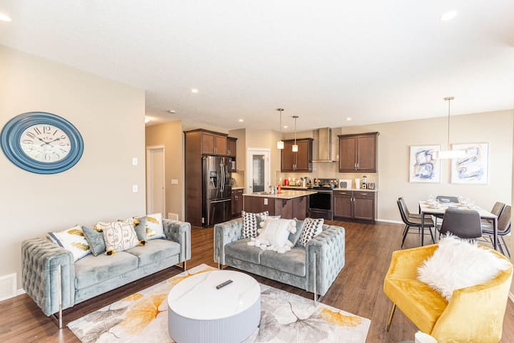*City Star* With A/c Windermere Luxury+ Stylish - Edmonton