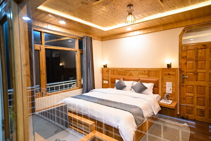 Suncrest Panorama | Deluxe Room | Shimla-kufri - Cheog