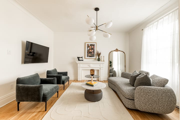 Appartement Chic Avec Accents Parisiens | Plateau - Montreal
