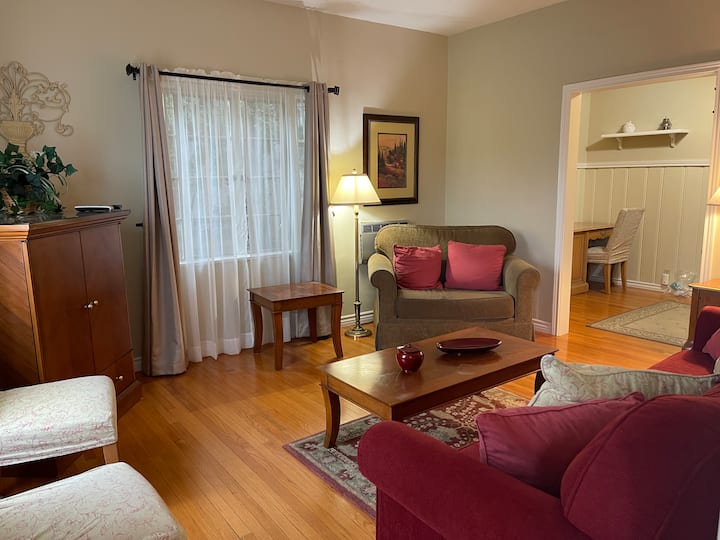 Spacious Character Apartment - Altadena, CA