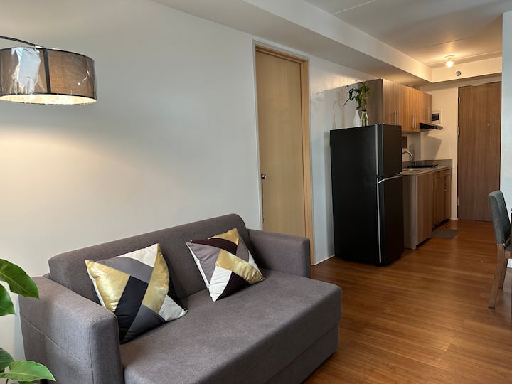 A Minimalist & Warm Unit - Pasig
