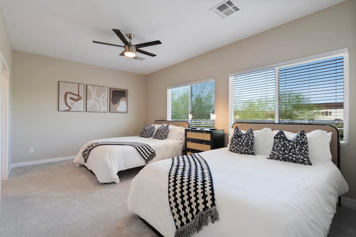 Desert Dreamscape | 4 Bed 2.5 Bath | Food | Sports - Surprise, AZ