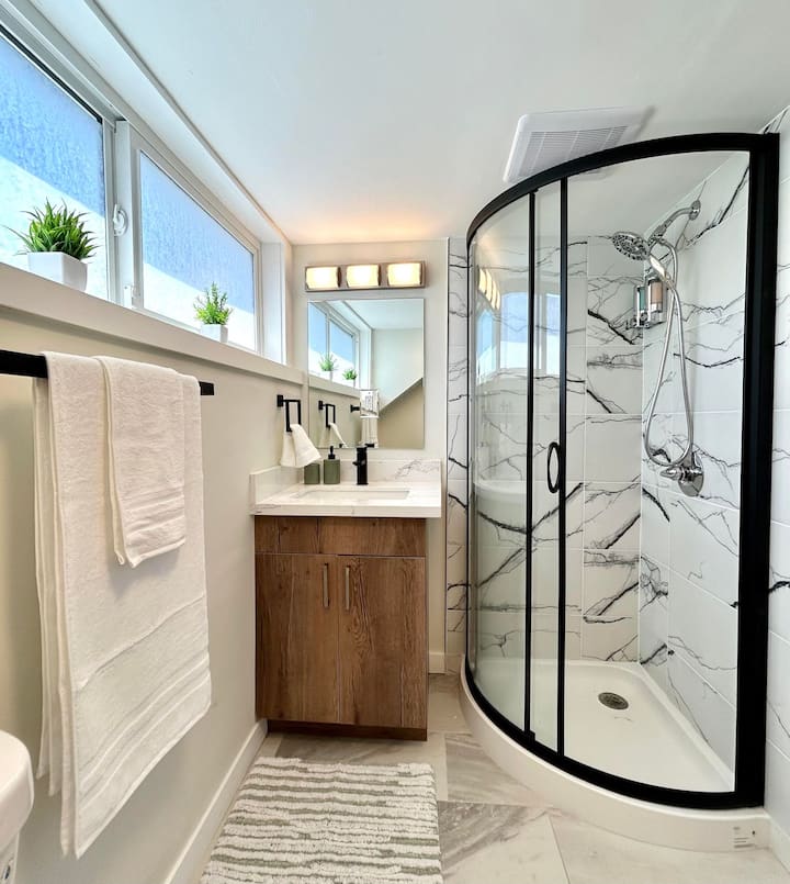 Chic, Cozy Unit | Dt Renton | Mins To Seatac - Renton