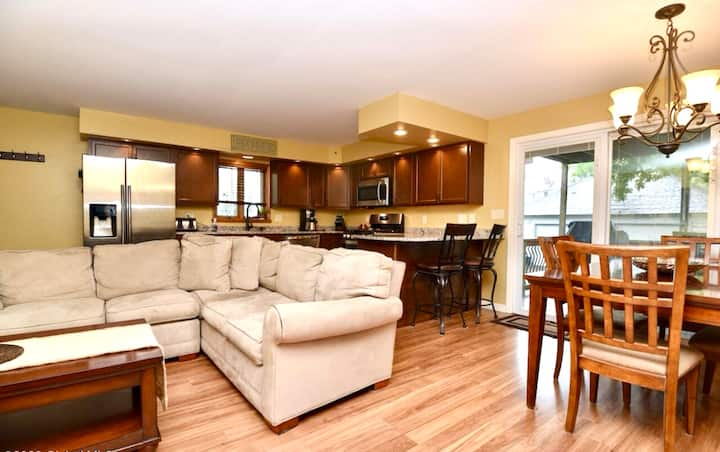 Saratoga Track! Walk 2 Broadway - Saratoga Springs, NY