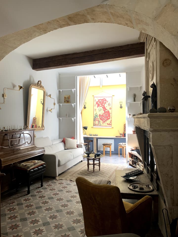Au Pied Des Arènes D'arles - Rdc Indépendant - Arles