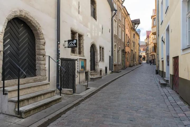 Cozy 3 Story House In Old Town - Tallinn