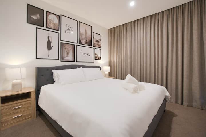 Charming Cbd Escape - 1br Apartment With Pool & Gy - Adelaide