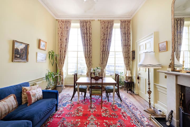 Elegant Georgian Flat In The Heart Of The City - Edinburgh
