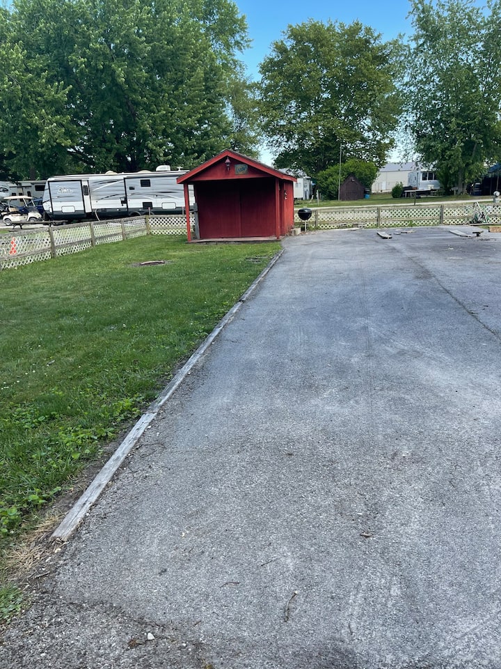 Large Lot With Full Rv Hookup And Wi-fi - Gary, IN