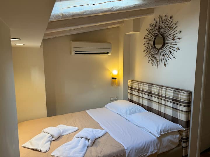 Bell : A Small Room At Nafplio -