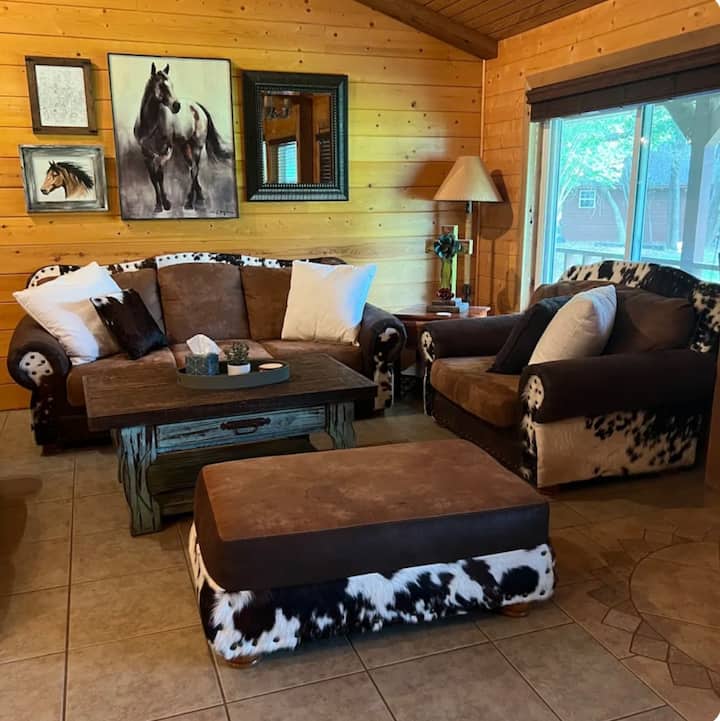 Granbury Family Retreat House+3 Cabins Sleeps 22 - Granbury, TX