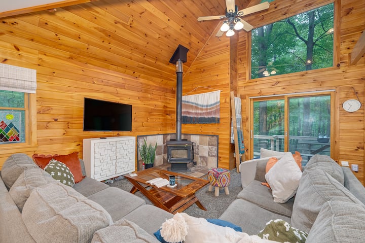 Woodland Sauna + Arcade, Minutes To Town - Berkeley Springs, WV