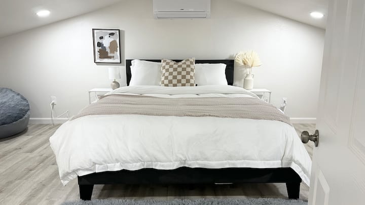 Chic And Modern Oasis - Chico, CA