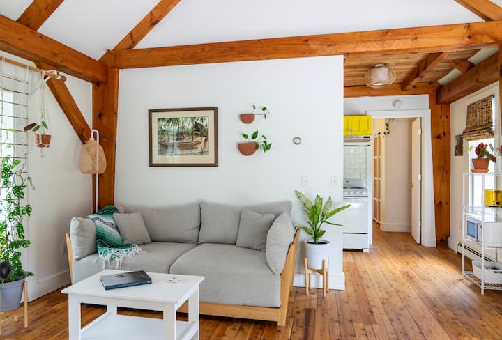 Sunny Riverside Bungalow - Watch Hill, RI