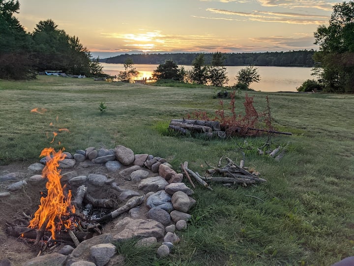 Waterfont Cottage With Beautiful View - Petawawa