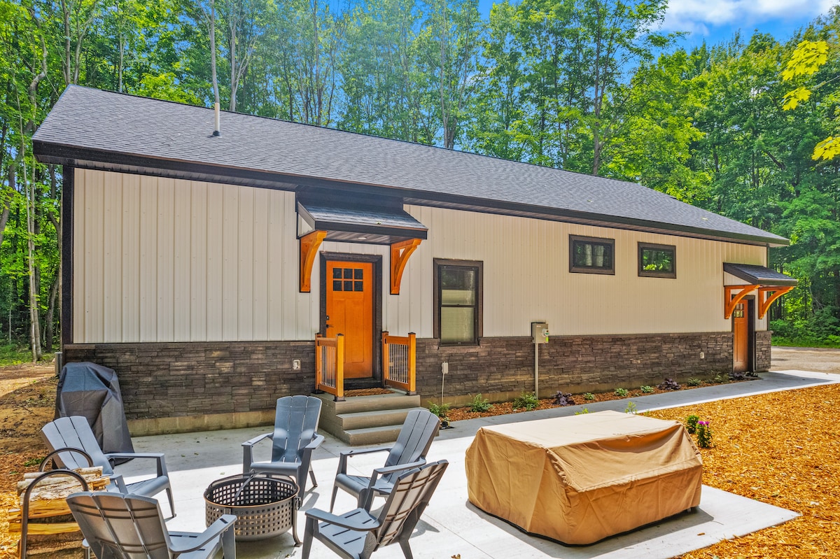 Maple Leaf Retreat - Houses for Rent in Elmira, Michigan, United States ...