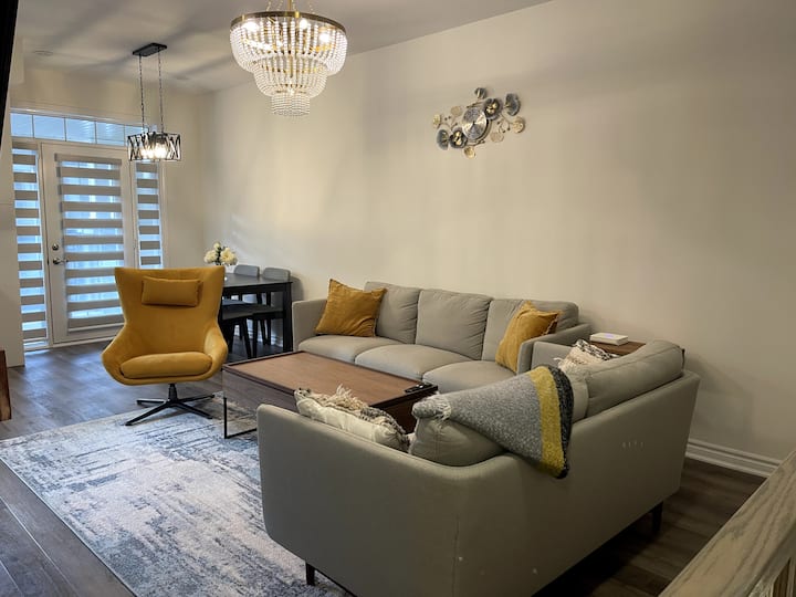 New Townhome: Luxury & Style - Hamilton