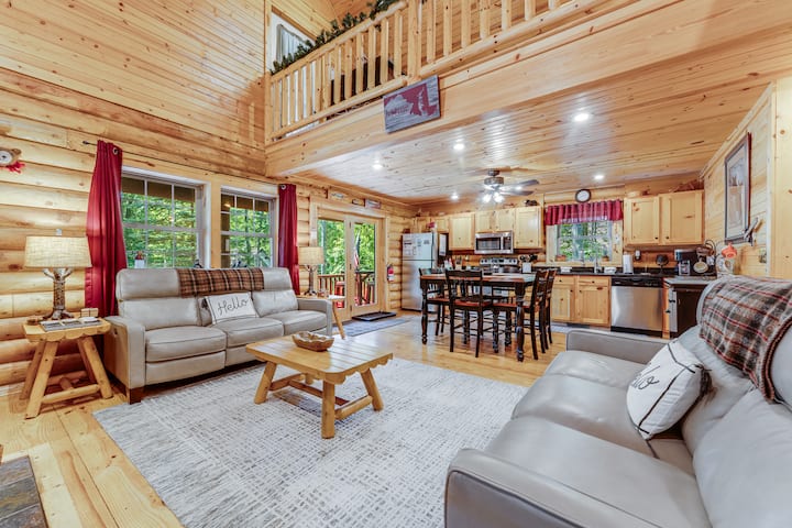 Lured Away *Lux Log Cab *King *Hottub *Dogs *Wisp - Deep Creek Lake, MD