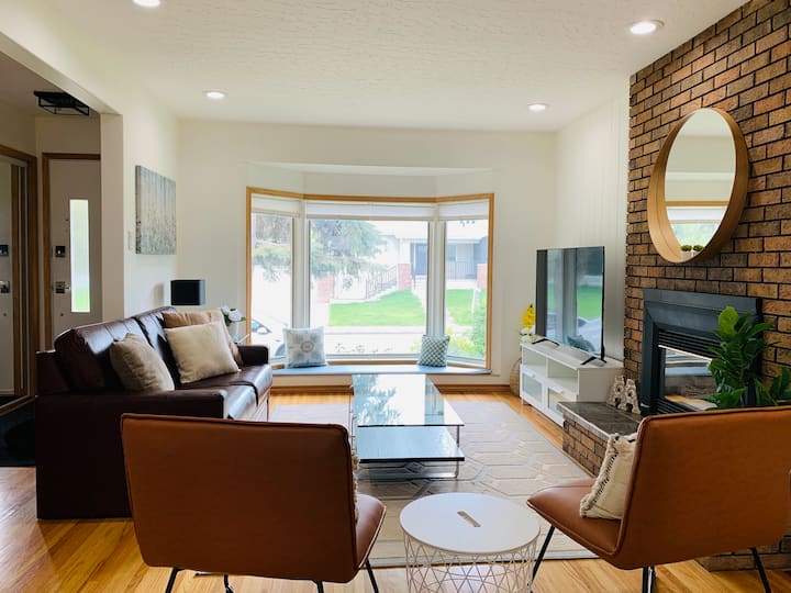 Central Dual-suite| Walk Uofc | Games, Gym, Deck - 