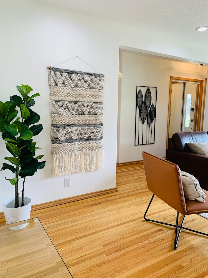 *A/c Comfy & Stylish Main Floor Near Uofc Sleep 6 - Calgary