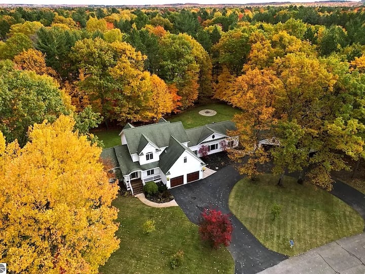 5 Bd Home Indoor Pool Golf Sauna Hot Tub - Kalkaska, MI
