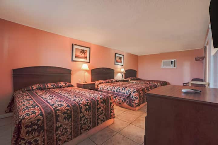 Monterrey Motel 3 Queen Bed - Corpus Christi, TX