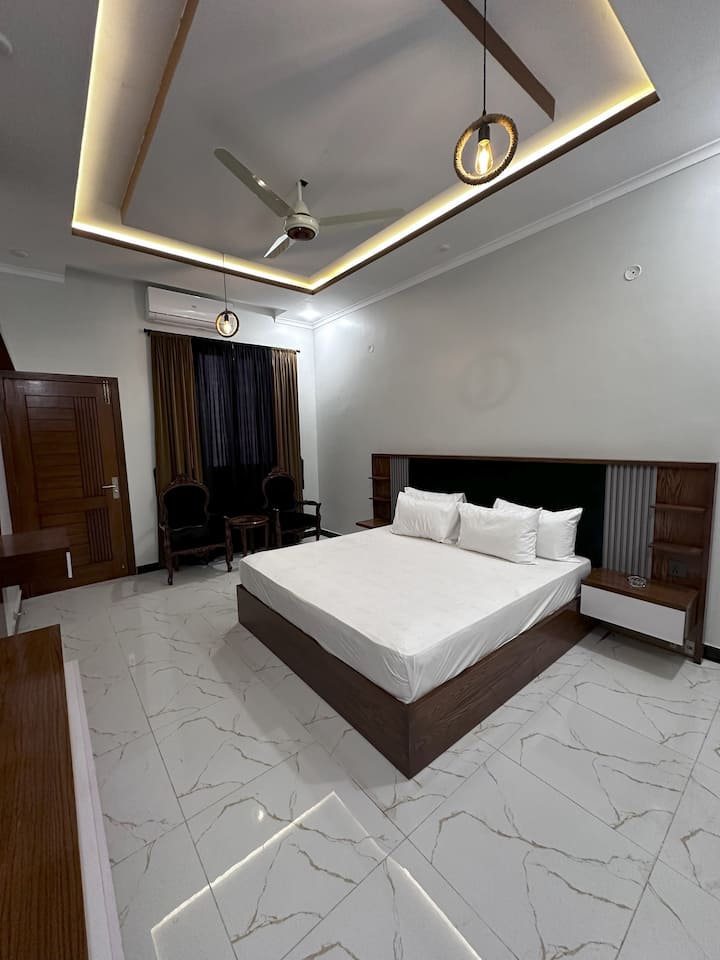 King Bed Private Room Ac 60" Led - Karachi