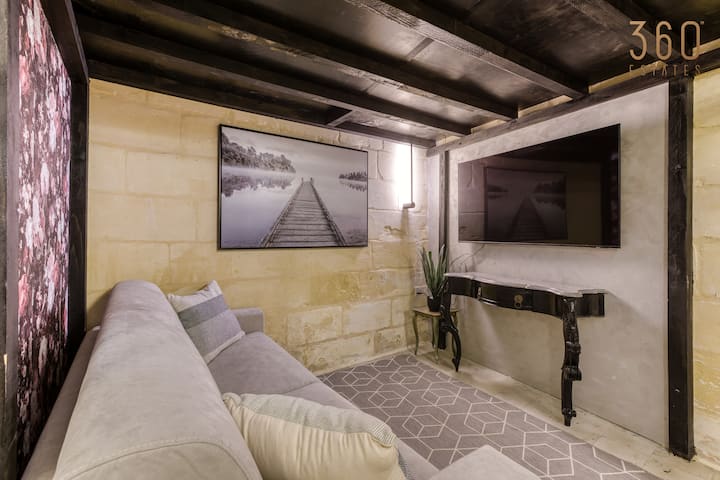 Modern & Stylish Studio In Charming Town Of Bormla - Malta International Airport (MLA)