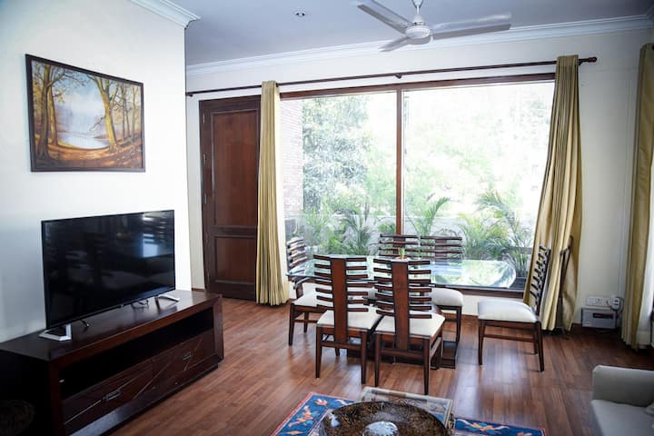 Central Charm: A Peaceful Spacious Escape - Chandigarh