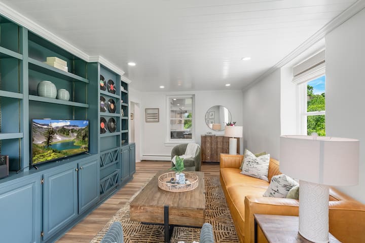 Locust Hill Retreat | Private Pool + Hot Tub! - Breaux Vineyards, Purcellville