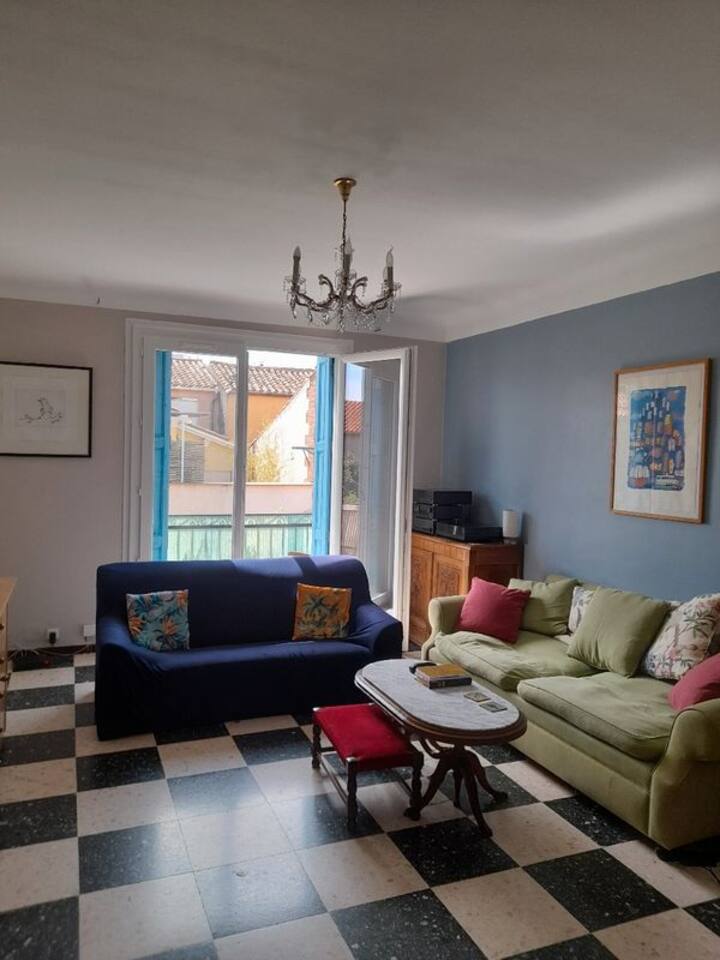 Chambre Dans Une Belle Maison, Quartier Calme. - Thuir
