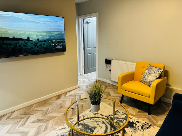 Comfy Studio: Room & Workspace - Oldham
