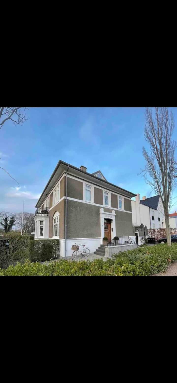 Unik Lejlighed Tæt På City - Odense