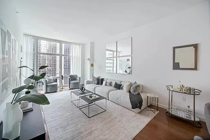 1600 Broadway Penthouse. Prime Times Square Area. - New York City