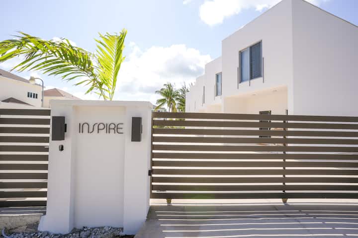 Luxury Complex / Sleeps 20 - 24 - Nassau