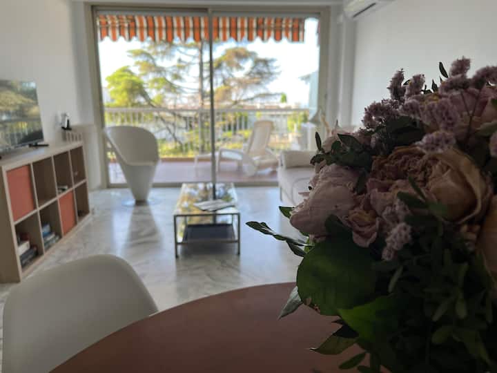 F1 Calme Dans La Verdure,terrasse,
Piscine,garage - Nice