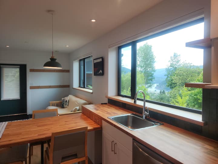 2-bdr With Lake, Mountain And Forest Views - Nelson