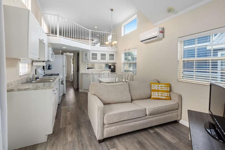 Keys Cottage With Sleeping Loft Sleeps 6 - Key Largo, FL