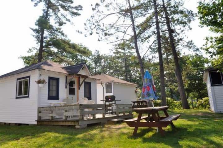 One Bedroom Classic Cabin #2 - Wasaga Beach