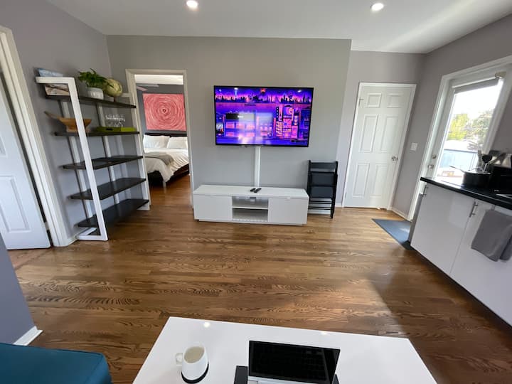 Newly Remodeled 2nd Floor - Santa Monica Beach, CA