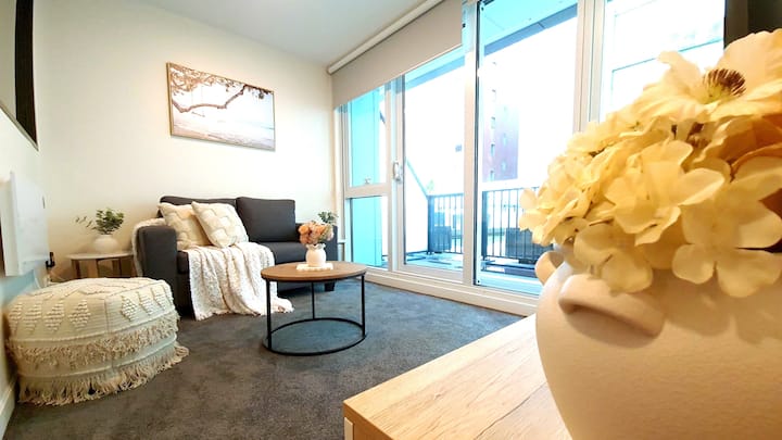 City Zen: Modern City Apartment | Pool & Patio - Auckland