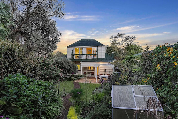 Beautiful, Old, Character Home - Auckland