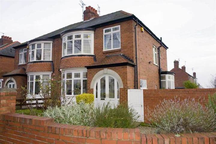 Large Family Home By The Beach - Tynemouth
