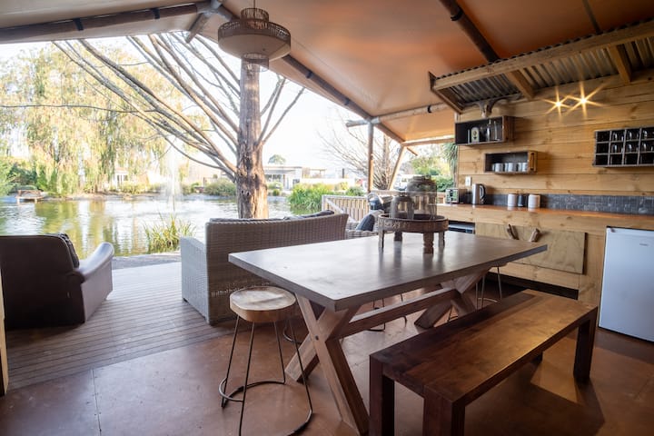 Lake Side Glamping Tent - Hastings, New Zealand