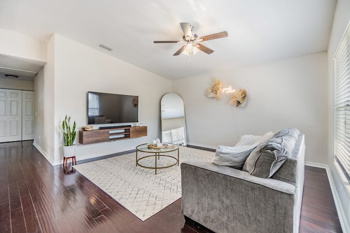 Central Comfort Stay - Hillsborough County, FL