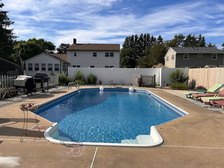 Beautiful Saratoga Home With Pool - Saratoga Springs, NY