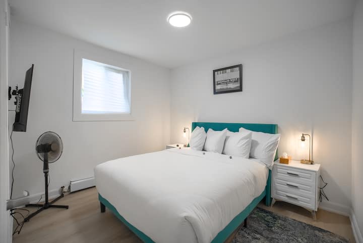 Queen Deluxe Suite - Toronto