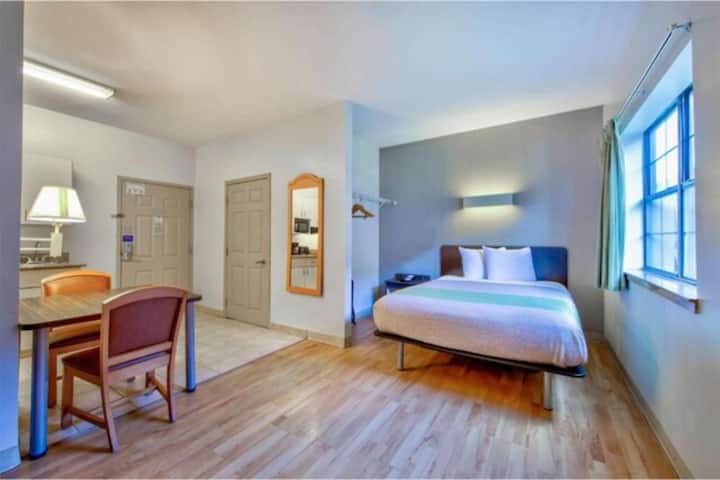 Queen Bed Accessible With Kitchenette Non-smoking - Beaumont, TX