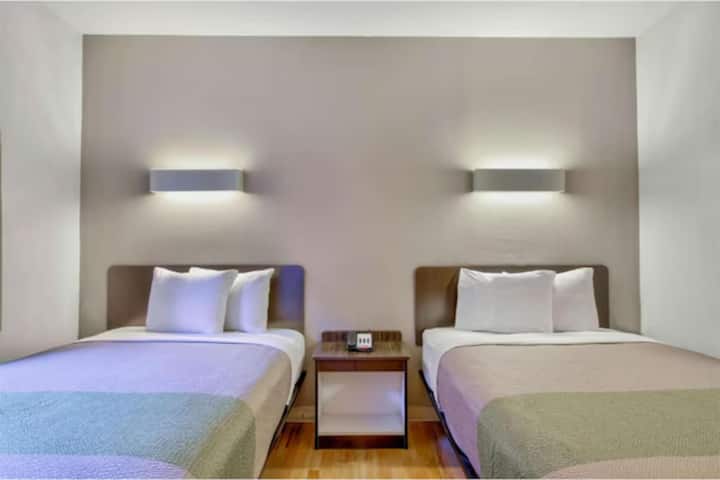 2 Full Beds Suite With Kitchenette Smoking - Beaumont, TX